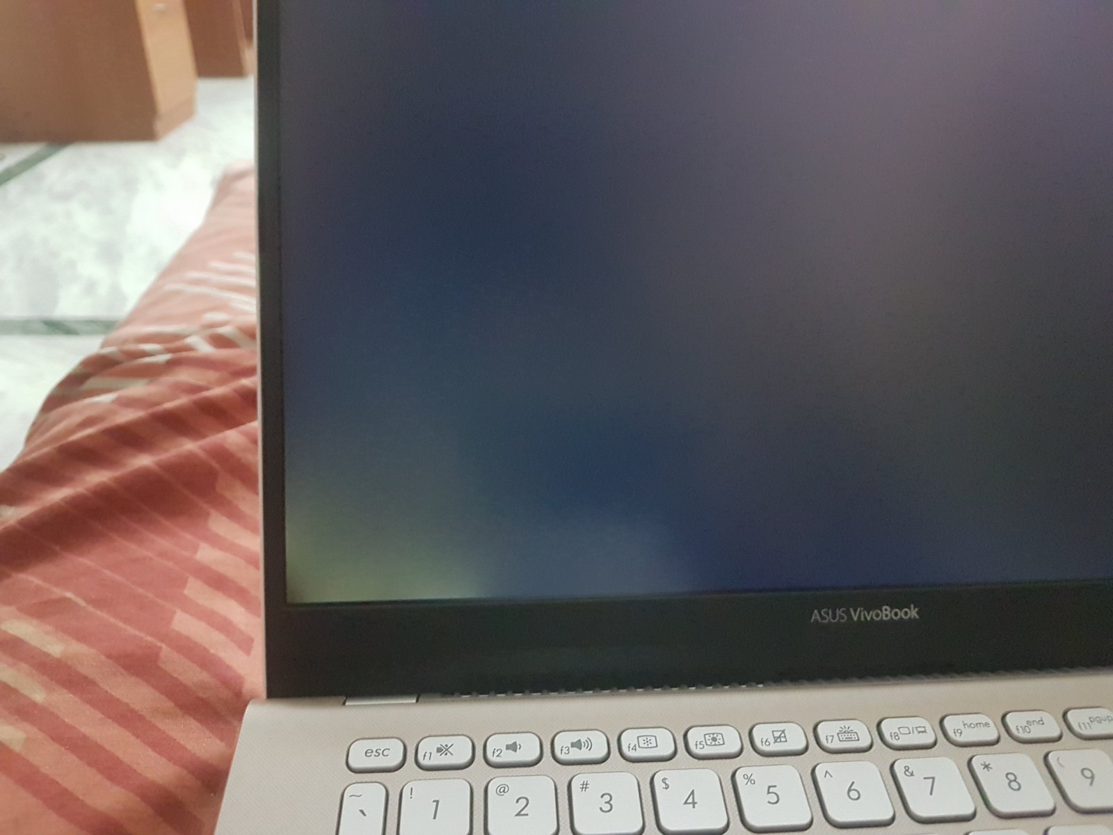 new laptop has screen bleeding issue. return ? - Laptops & AIO Desktops ...