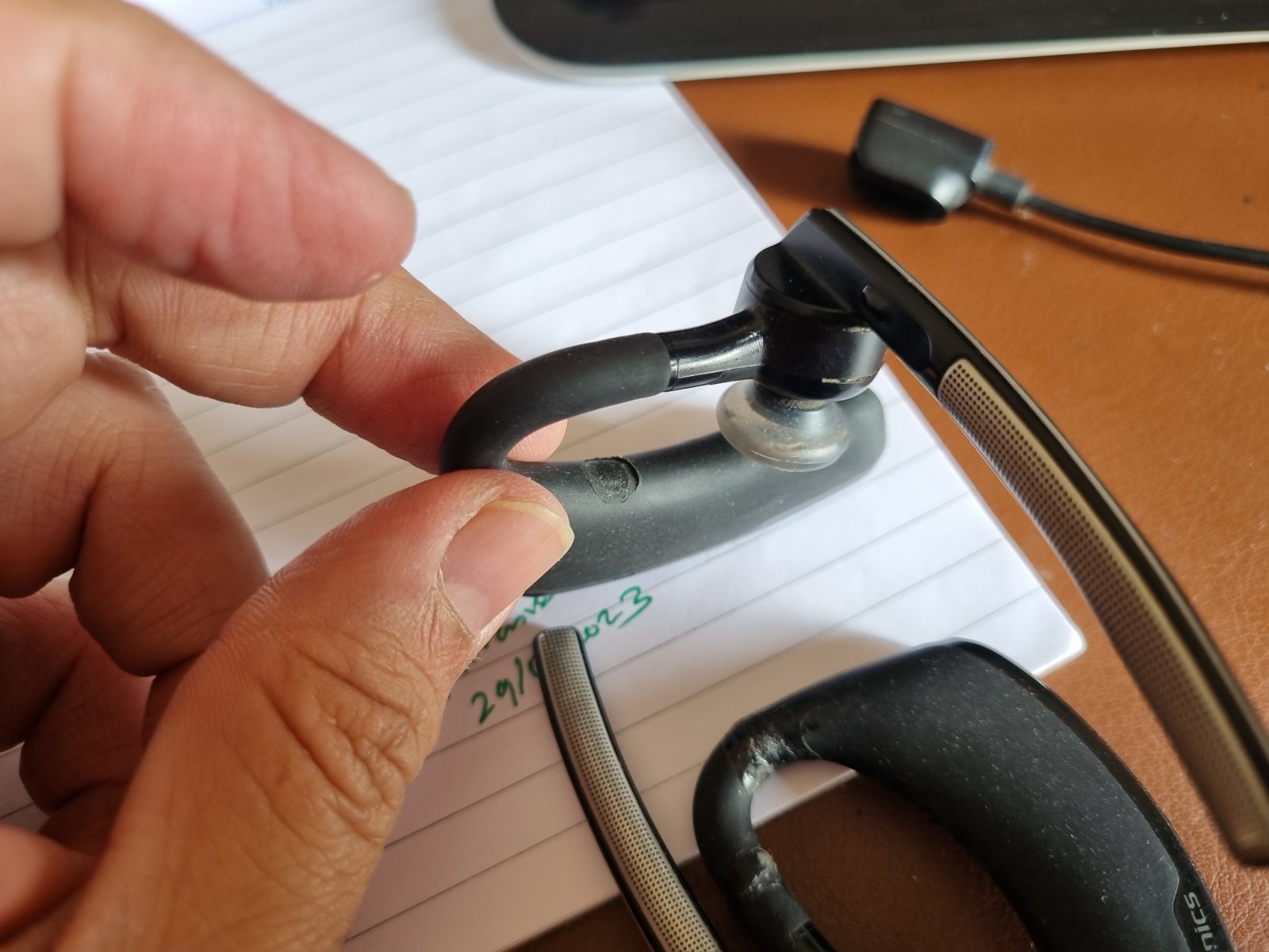Plantronics Legend Headsets - Closed Market Listings - TechEnclave