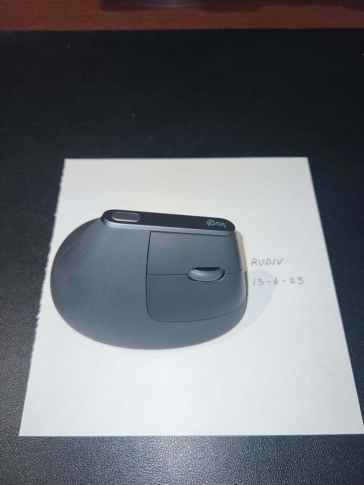Logitech MX Vertical ergonomic mouse - Closed Market Listings - TechEnclave